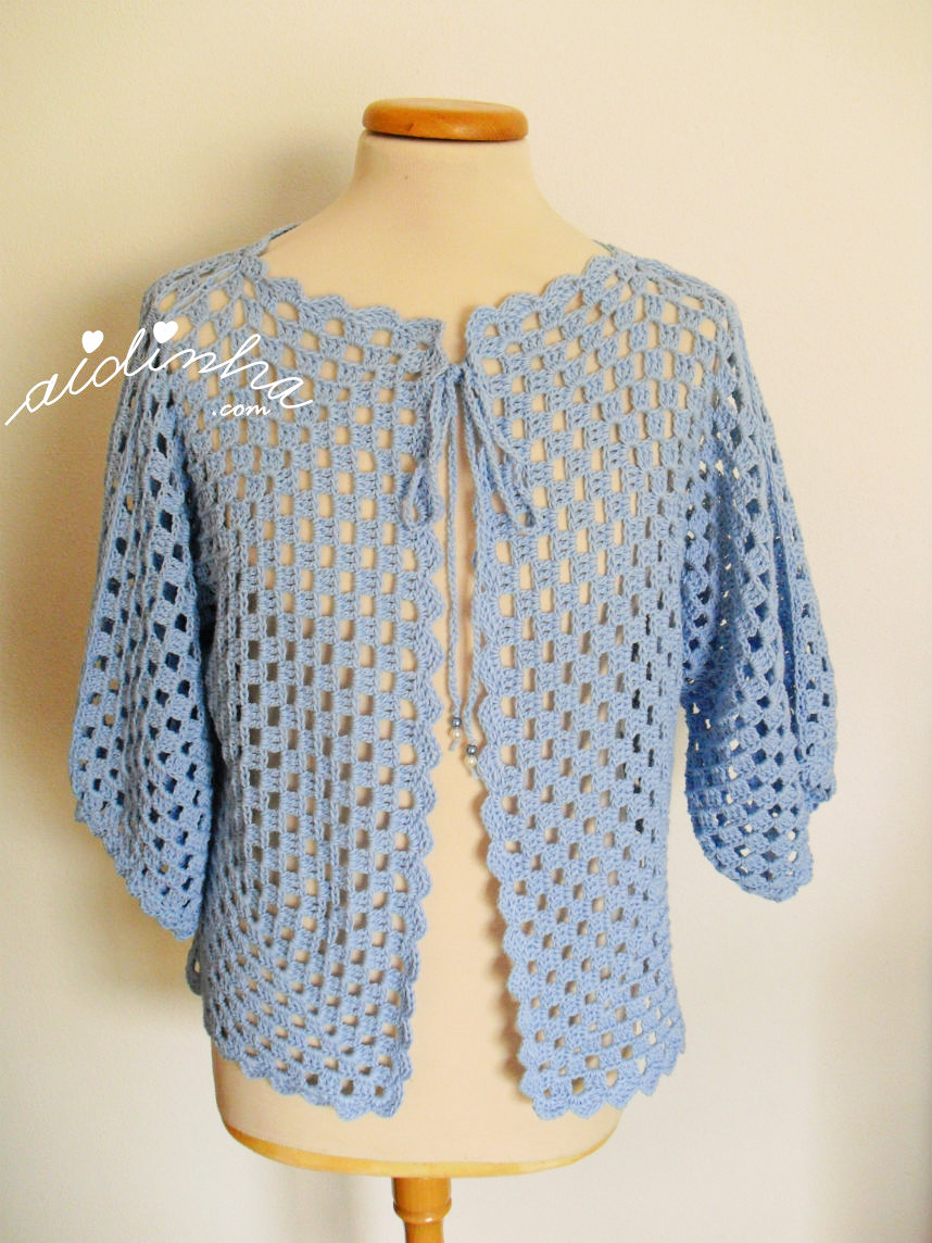Casaco de crochet, na cor azul